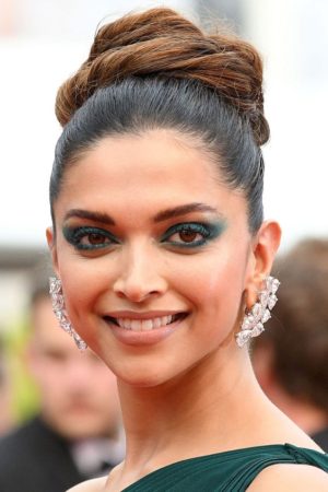 15 Hairstyles of Deepika Padukone that are Worth Trying - Candy Crow